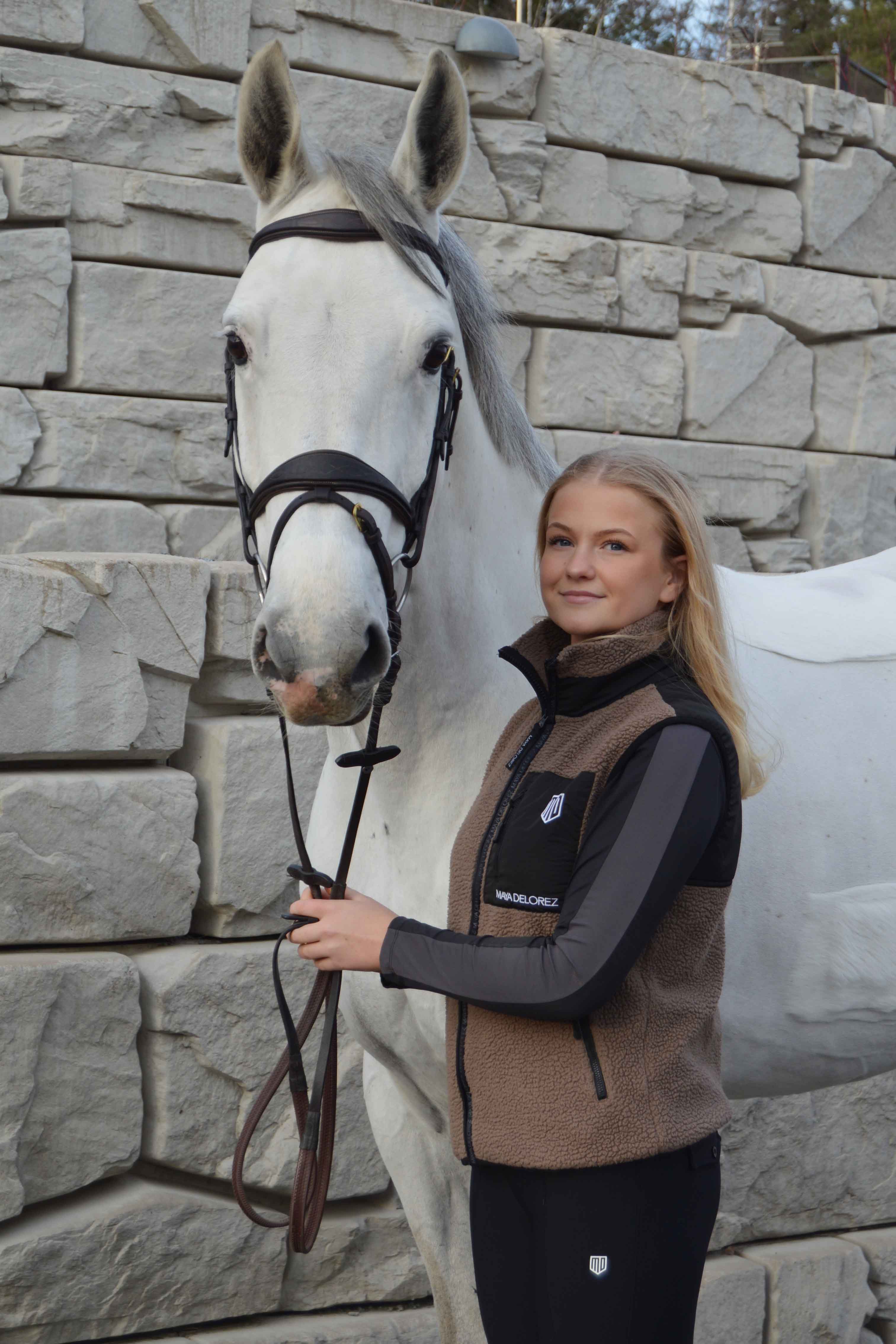 Elin Söderman - Maya Delorez