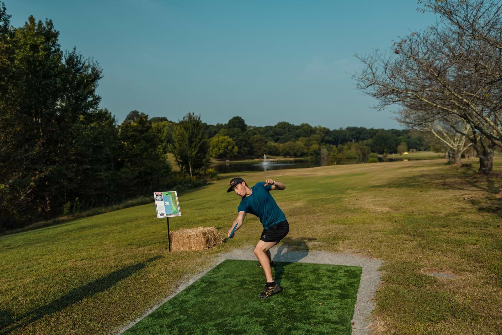 Understanding Disc Golf Rethrow Rules & Etiquette