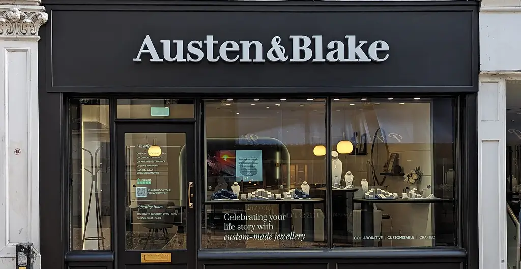 How to Choose Wedding Ring Metals for Your Skin Tone | Austen & Blake